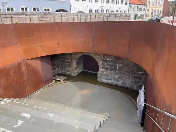 Barrierefreier Zugang zur alten Hafenanlage in Tønder fast ...