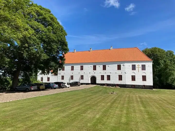 Herregården Odden präsentiert außergewöhnliche Kunstausstellung in ...